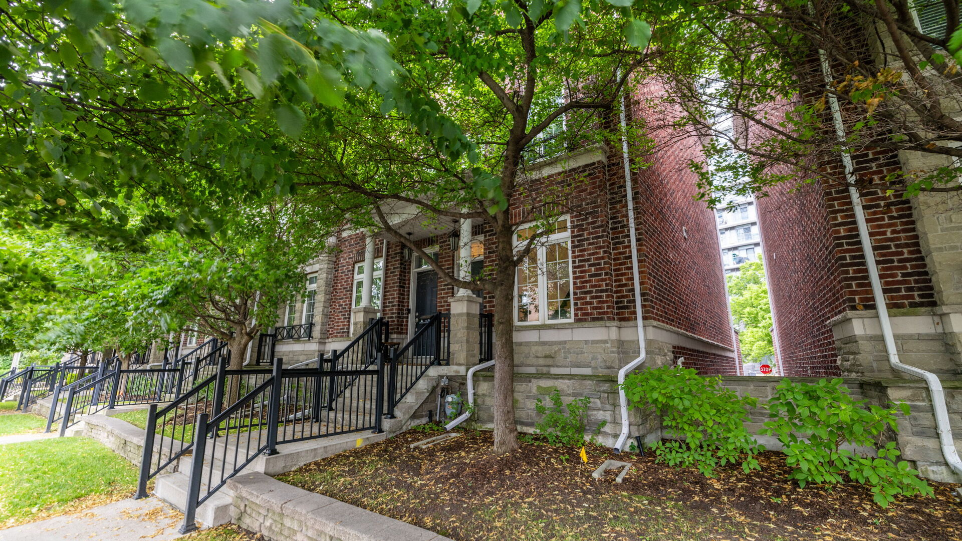 6 Windermere Avenue TH27, Toronto, ON M6S 3J1