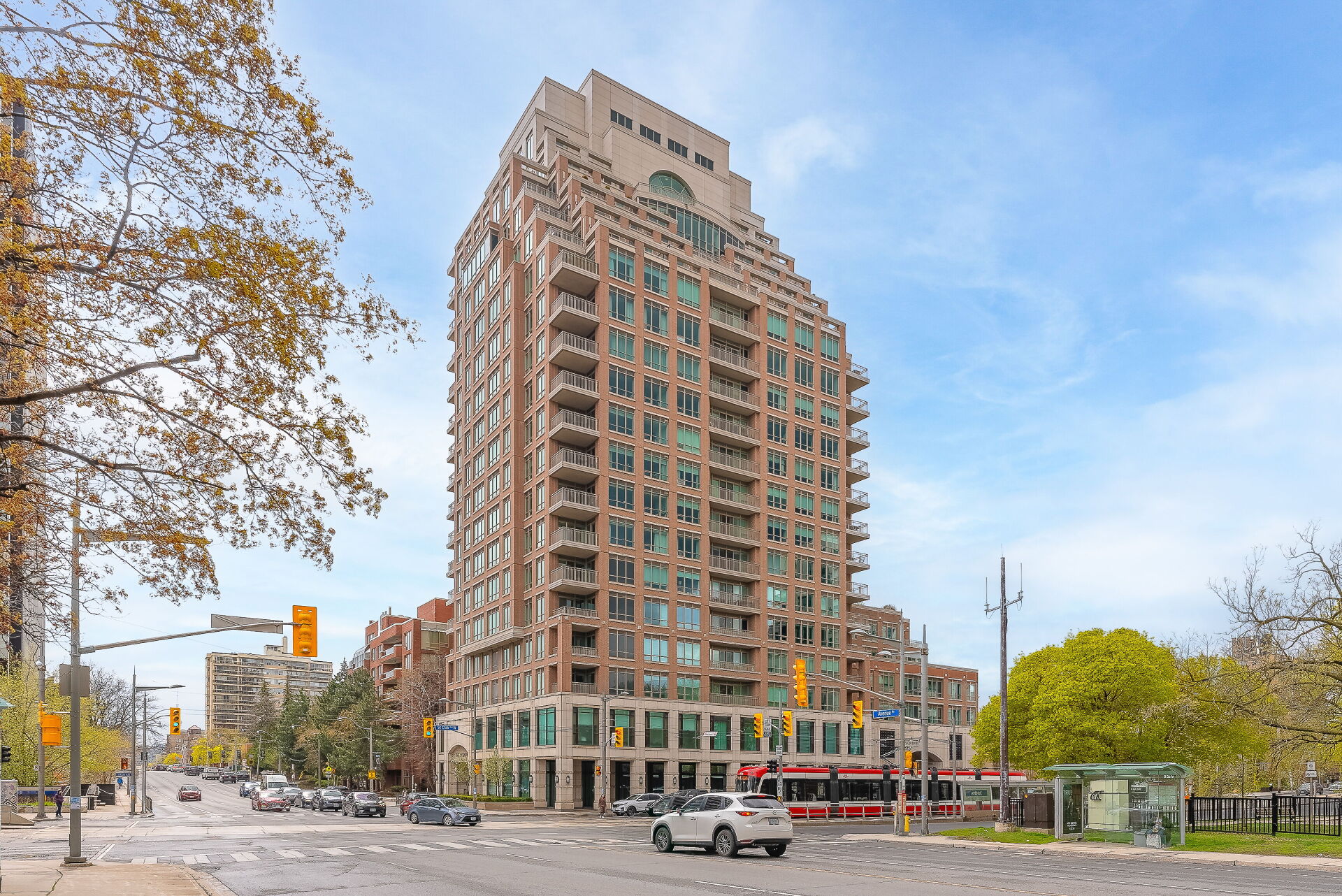 506 - 155 Saint Clair Avenue West, Toronto, ON M4V 0A1