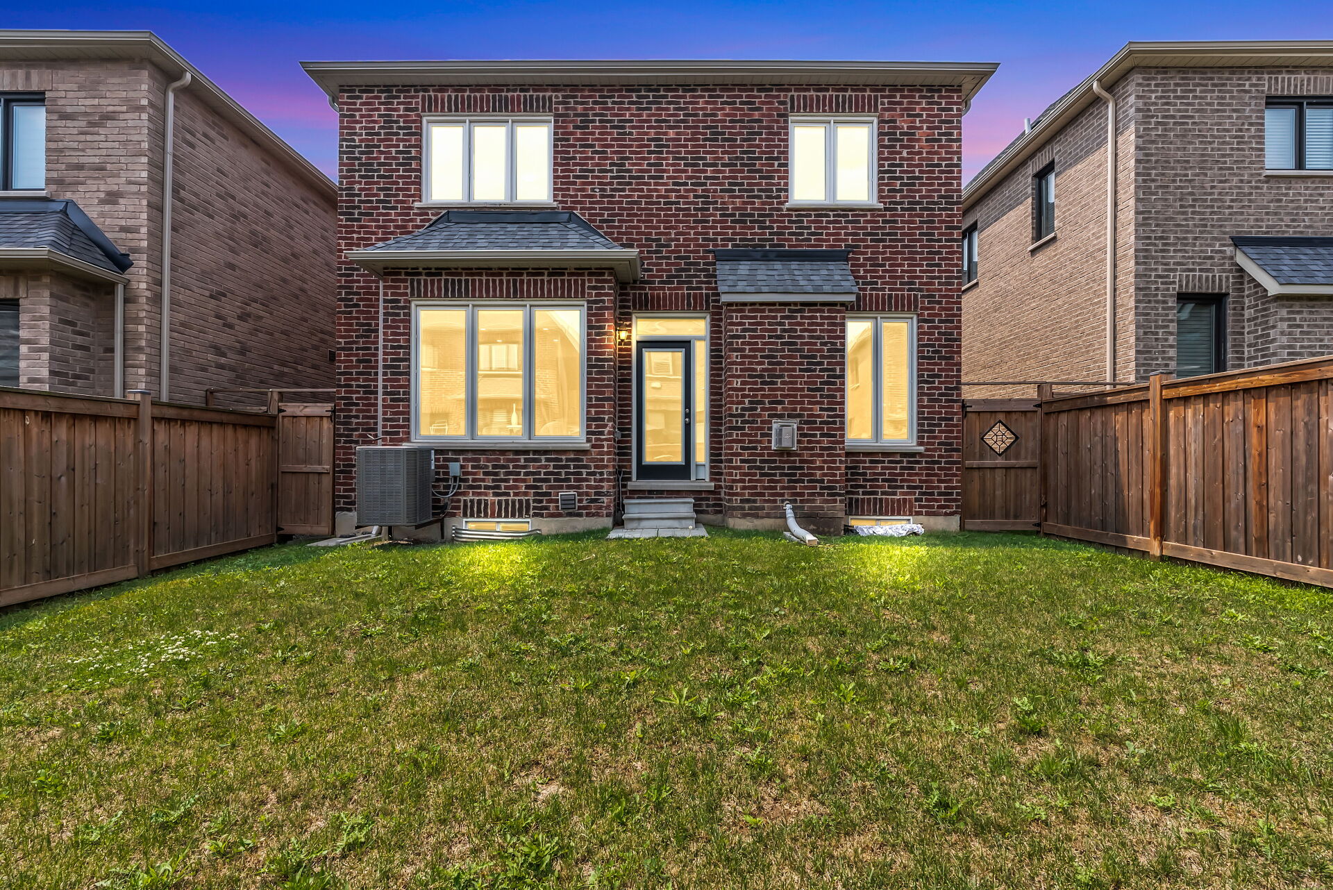 1221 Raspberry Terrace, Milton, ON L9T 2X5
